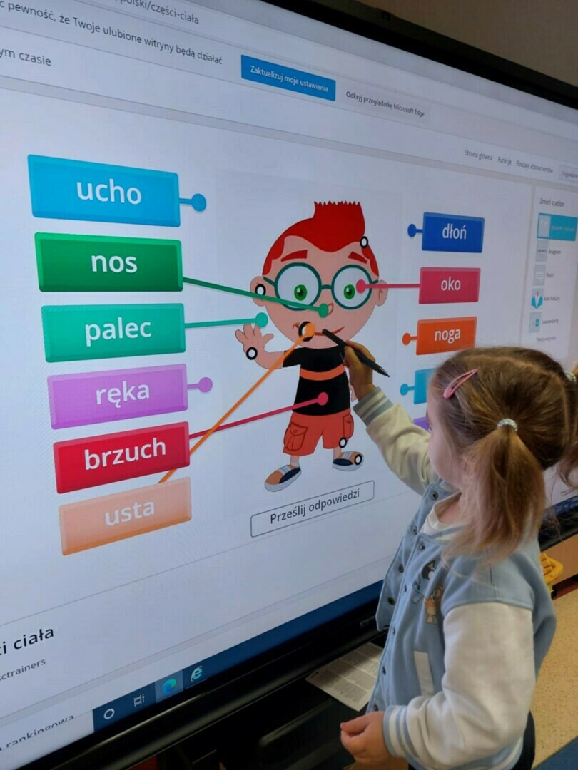 Nowa tablica interaktywna i platforma wordwall - Przedszkole Bajkowy Świat
